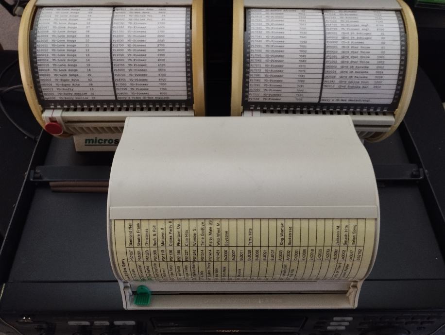 JVC XL-MV33 KARAOKE Player + 140 VCD karaoke CDjev