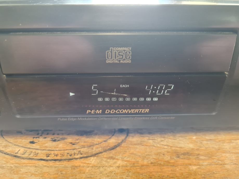 JVC XL-V130, CD PLAYER