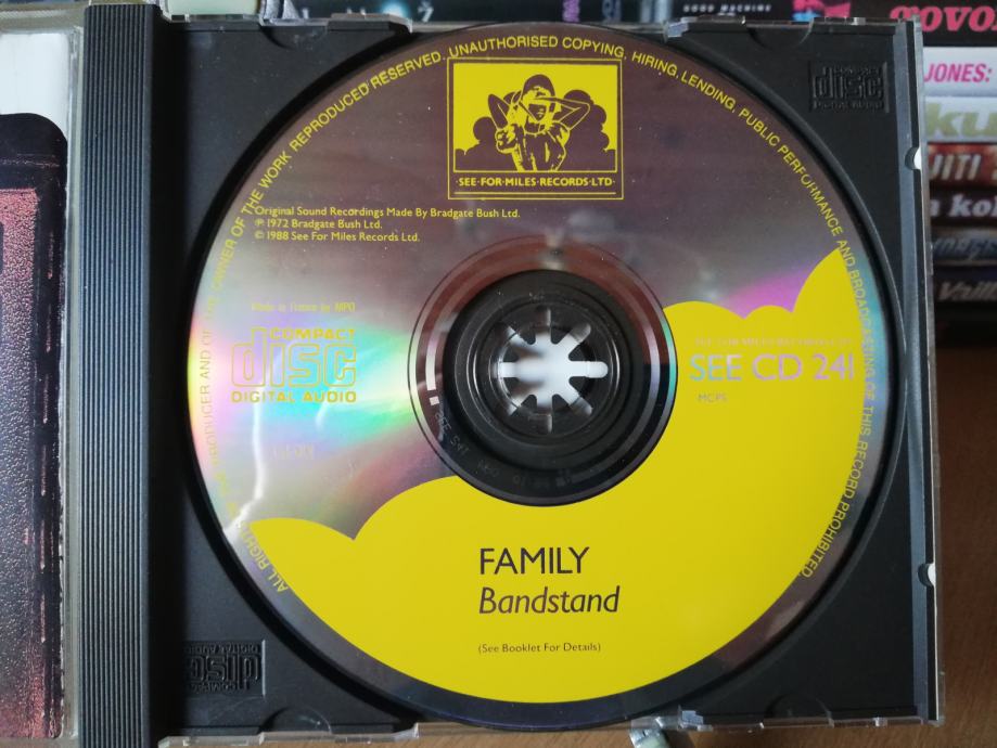 Family (6) – Bandstand