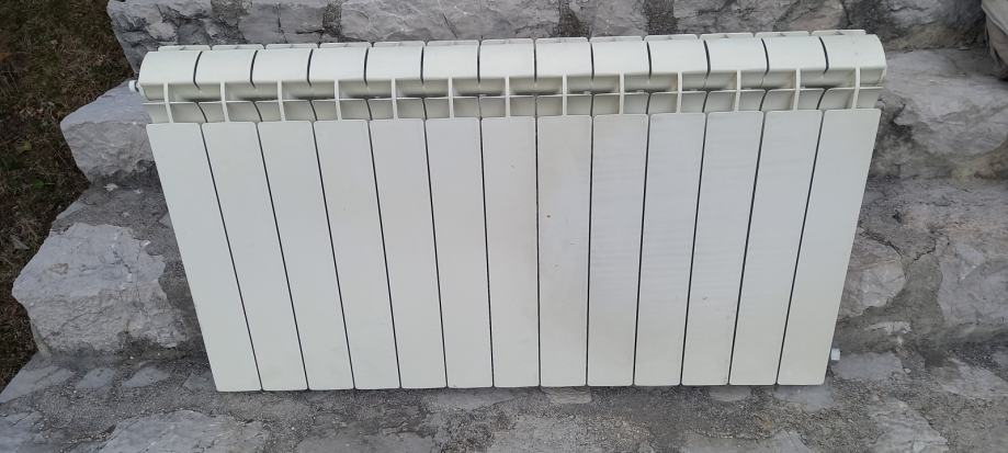 ALUMINIJASTI RADIATOR AKLIMAT MM524 13 členov, beli