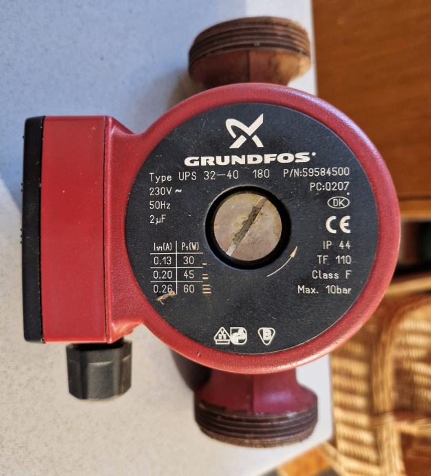 Grundfos UPS 32-40 180 obtočna črpalka