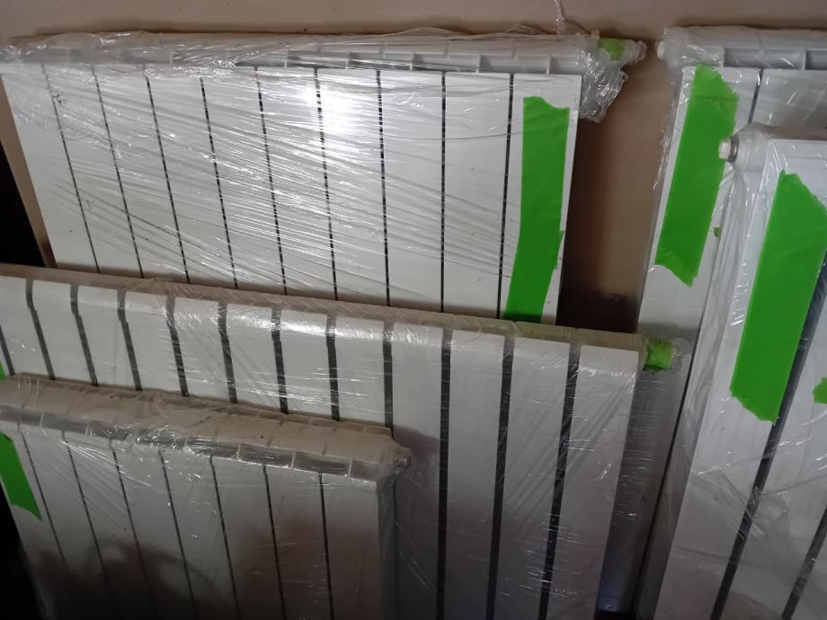 RADIATORJI AKLIMAT KOMPLET Z KONZOLAMI IN VENTILI