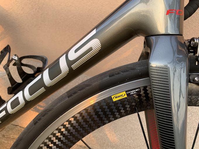 Cestno kolo FOCUS Izalco Race