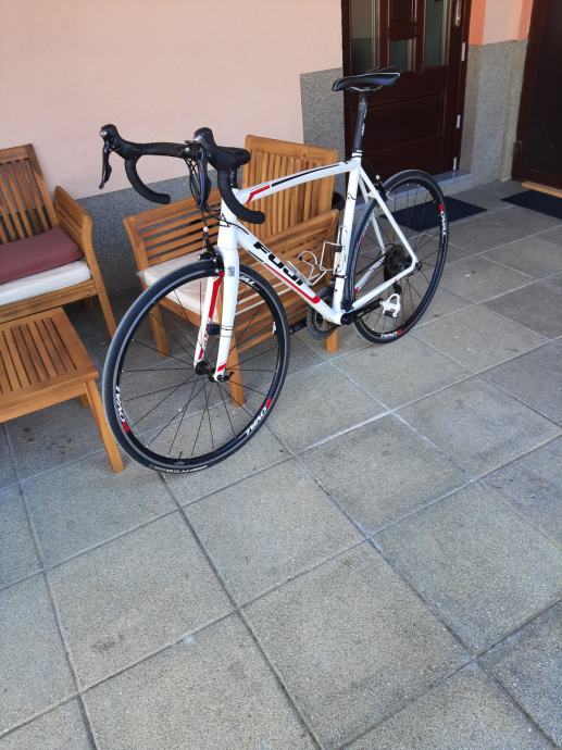 cestno kolo fuji roubaix shimano 105 velikost 56