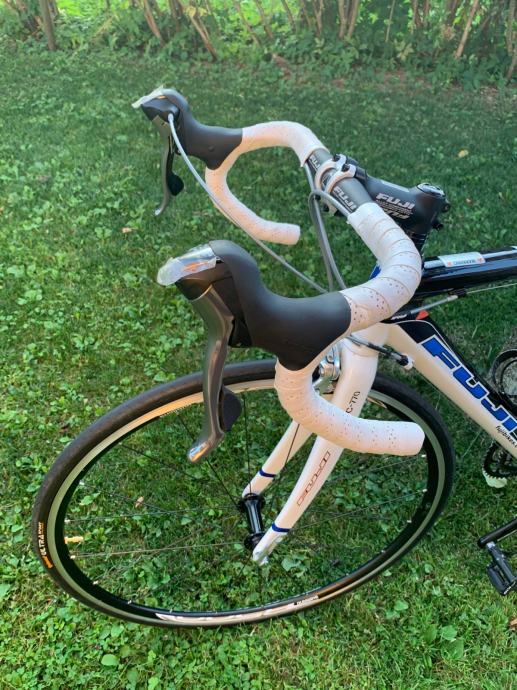 NOVO - Cestno kolo FUJI Team FC-770, velikost 54 - full CARBON 7,6 kg