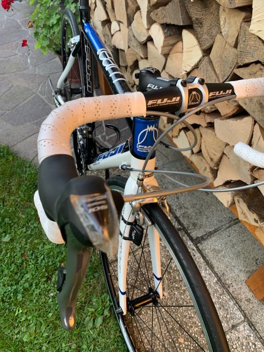 NOVO - Cestno kolo FUJI Team FC-770, velikost 54 - full CARBON 7,6 kg