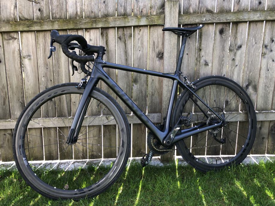 Cestno kolo GUSTO RCR TEAM LIMITED, Sram Red/Force, karbon obroči M