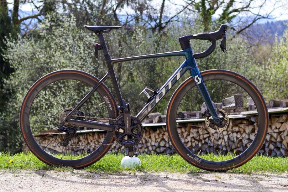 Cestno kolo / specialka - Scott Addict RC Pro (M)