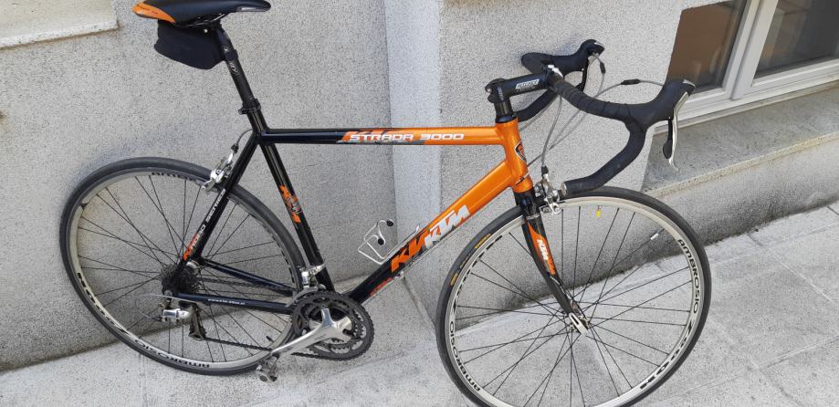 Dirkalno kolo KTM Strada 3000