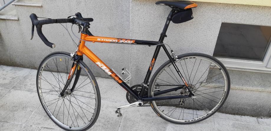 Dirkalno kolo KTM Strada 3000