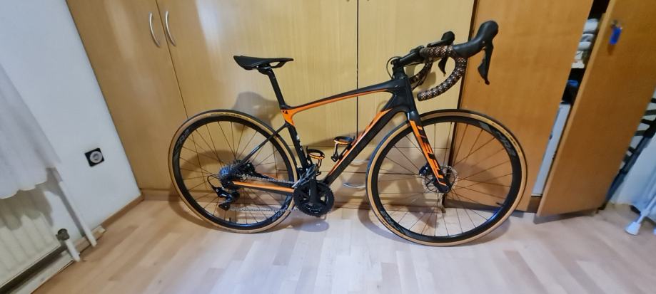 GIANT DEFY ADVANCED 2 DISC,KARBON,SHIMANO 105, RAČUN, 2020