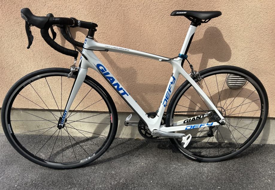 GIANT DEFY ADVANCED KARBON_M_SHIMANO 105 OPREMA_NOVE GUME_KOT NOVO