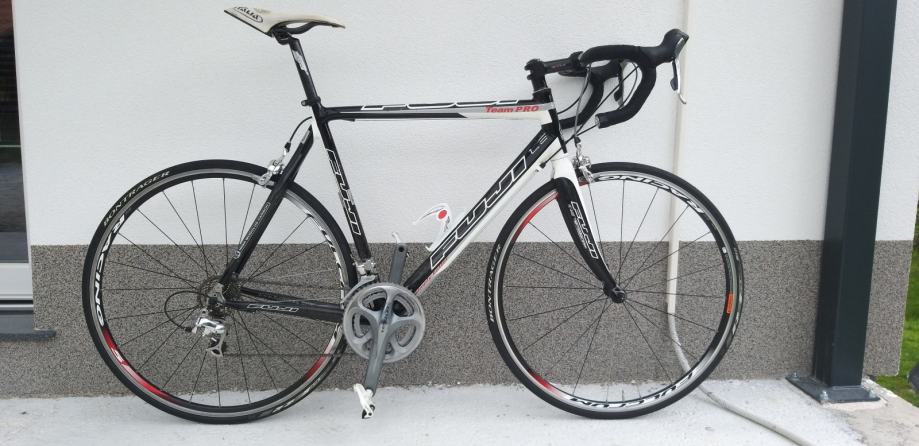 KARBONSKO CESTNO KOLO FUJI TEAM PRO
