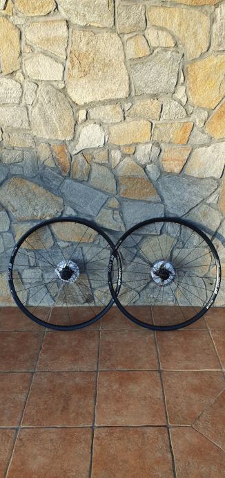 Obroči za cestno kolo