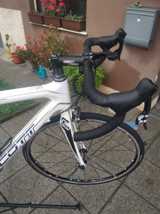 Odlično ohranjeno karbonsko cestno kolo Scott Addict R3