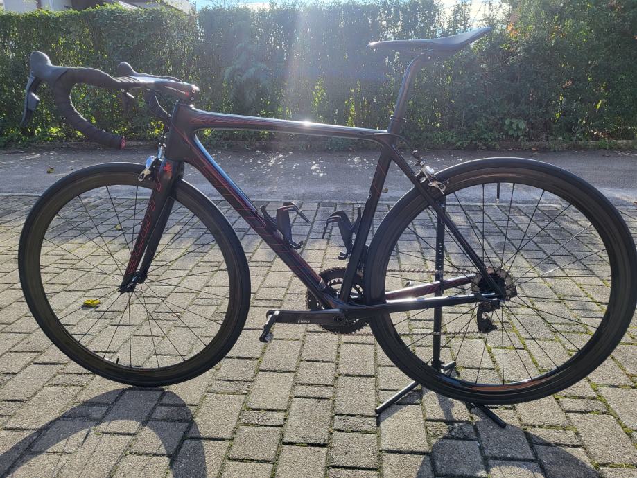 Scott Addict SL, Sram RED 22 E-tap, Berk, 6,3 kg, menjam za GRAVEL