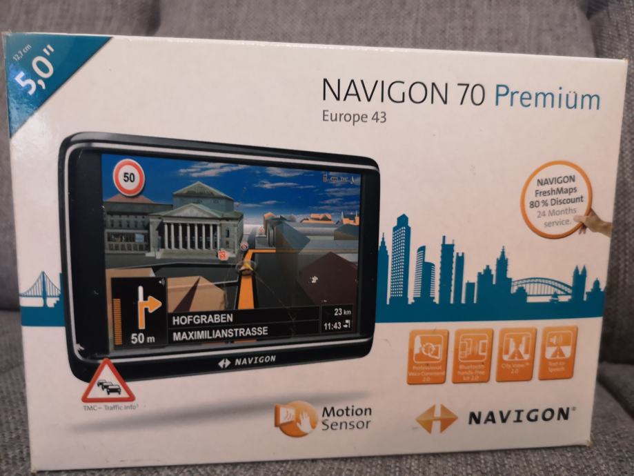 Navigacija Navigon 70 Premium + polnilec + stojalo za avto