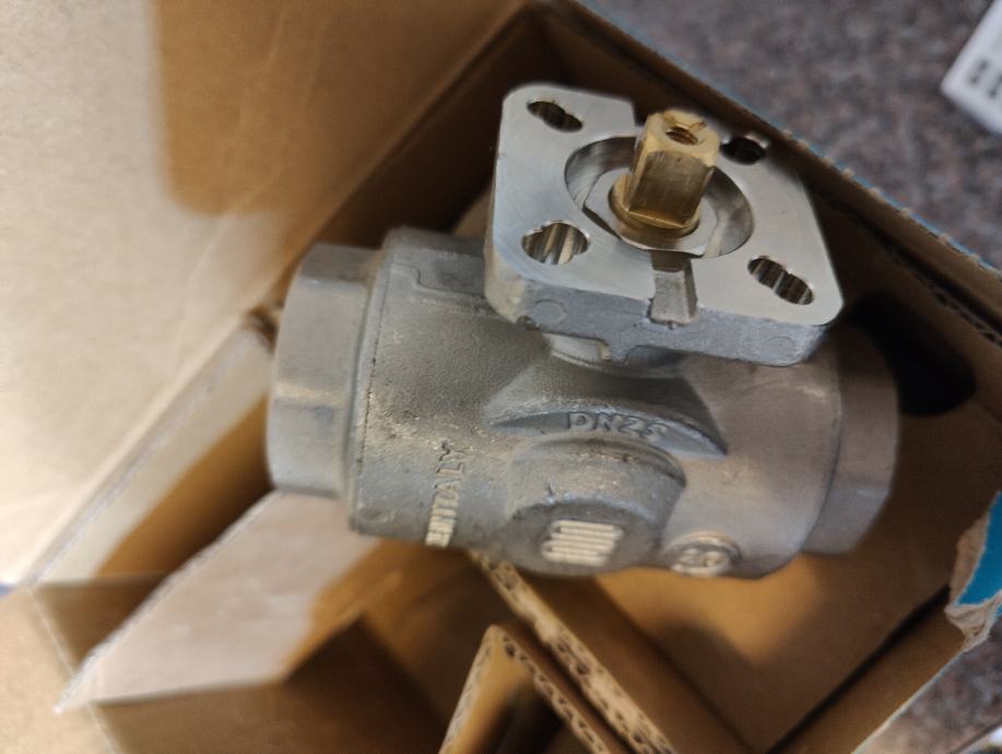 krogelni ventil DN 25 s pogonom