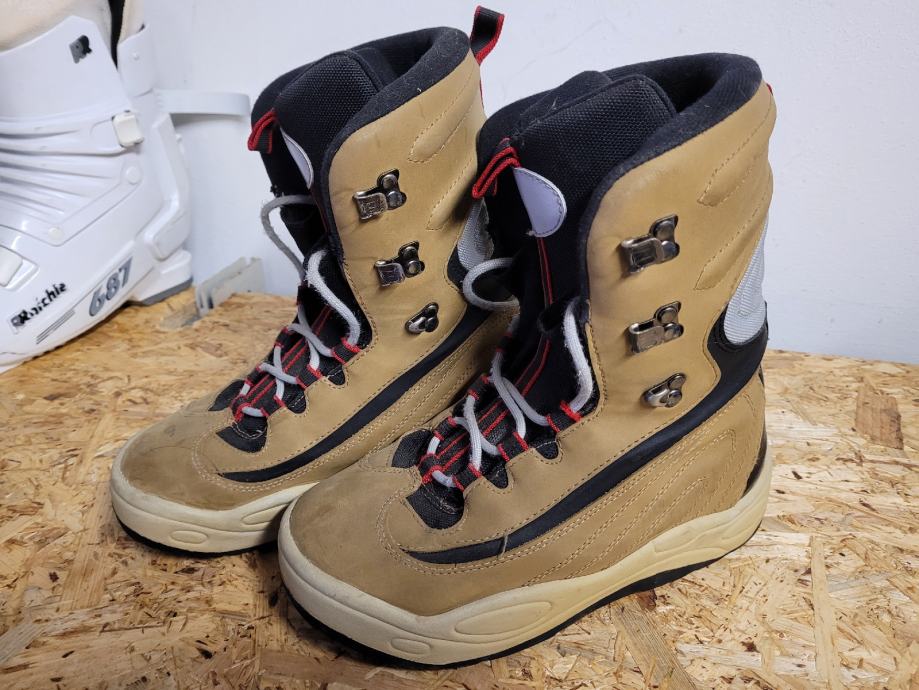 snowboard cevlji st 40