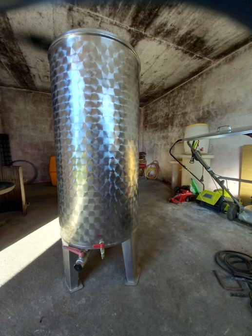 Cisterna INOX za vino, ... , 200 litrov .... PRODAM
