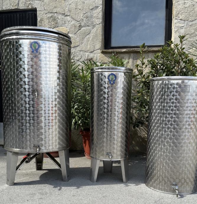 Cisterne za vino inox 300litrov,170litrov,100litrov