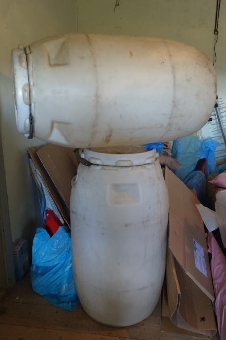 Plastični 220 l PVC živilski sod s patentnim pokrovom