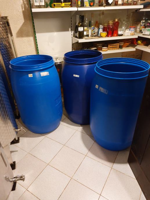 Plastični (PVC) sodi 220 L s pokrovom