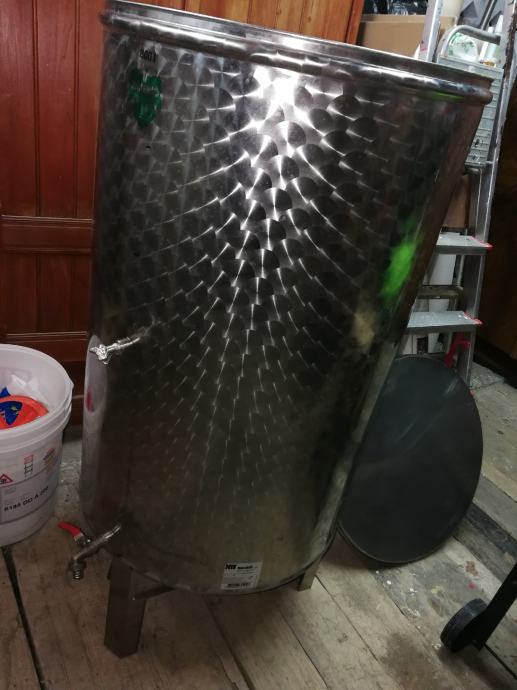 sod za vino 300l inox