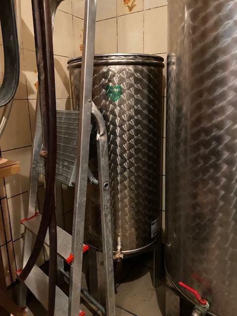 Sod vino inoks 180l in plastični sodi in kadi