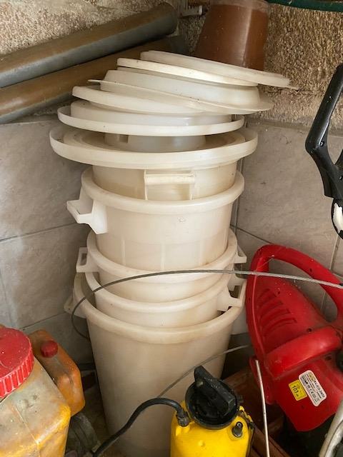 Sod vino inoks 180l in plastični sodi in kadi