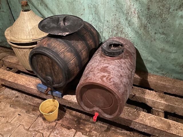 Sod vino inoks 180l in plastični sodi in kadi