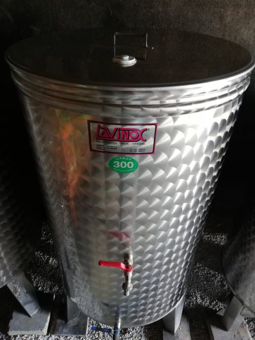 Sod za vino: 300 l