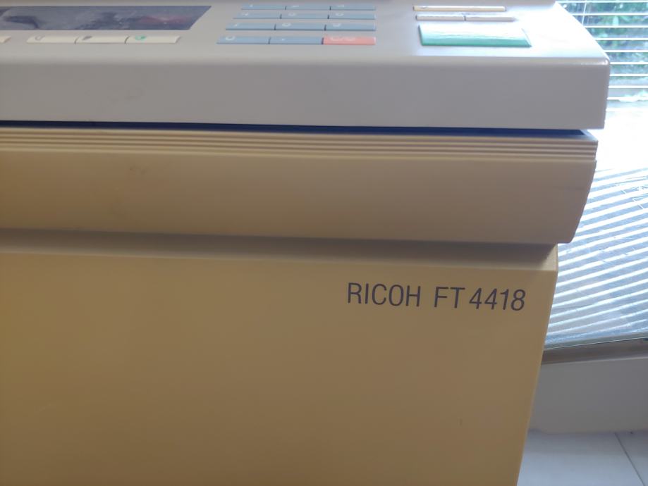 starejši RICOH FT 4418 tiskalnik