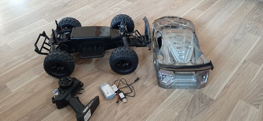 Avto na daljinsko Revell Desert Rat
