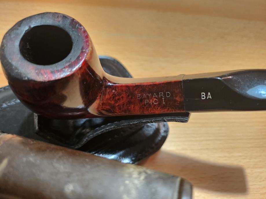 VINTAGE PIPE HOLDER