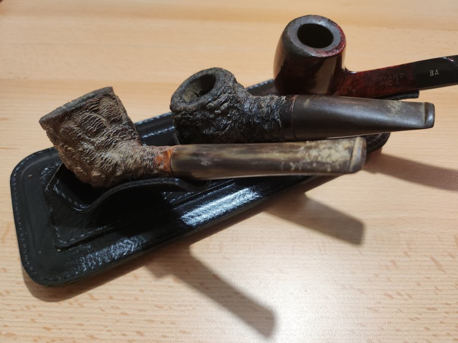 VINTAGE PIPE HOLDER