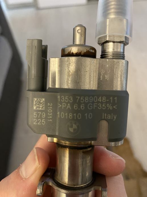 3× BMW injektor - šoba 13537589048