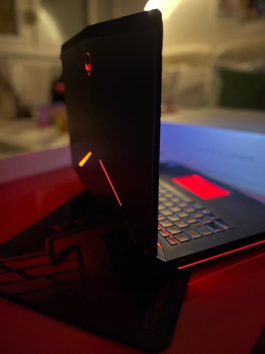 Alienware 14r3 i7 4700, nvidia GT 750m, 12 GB RAM,256GB SSD + 750GB