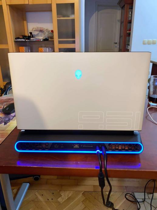 Alienware area 51m rtx 2070 i7 9th gen 9700,rabljen 2 meseca, kot nov!