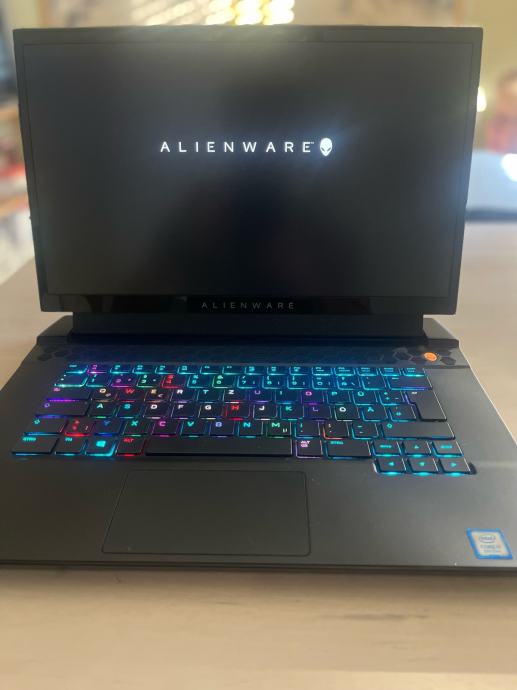ALIENWARE m15 r2