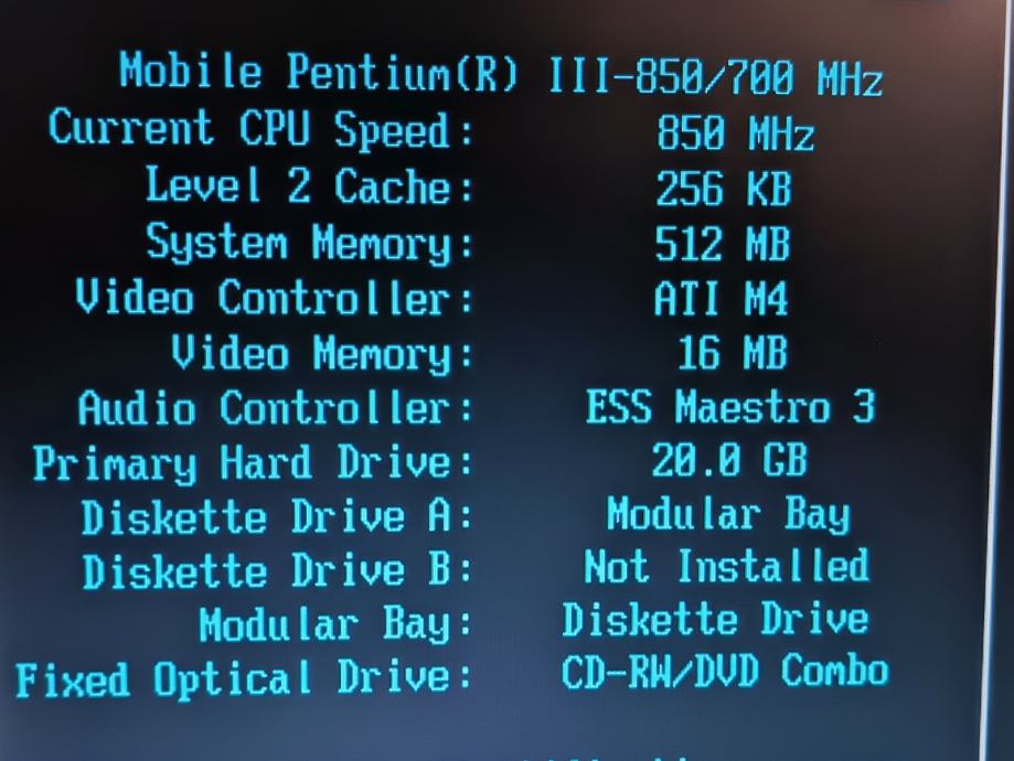 DELL Inspiron 8000, Pentium 3, ATi Rage 128, 1400x1050 LCD, Retro PC