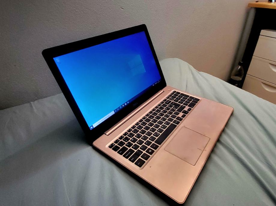 NADGRAJEN Dell prenosnik 2x SSD, i5-8250U, 12GB RAM, AMD Radeon 530