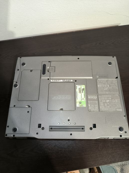 DELL Latitude D800 - GeForce FX Go5650, Pentium M, WinXP - Retro