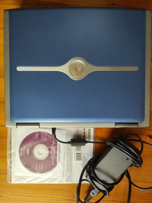 Retro prenosnik DELL Inspiron 1100, licenčni Windows XP, brez poštnine