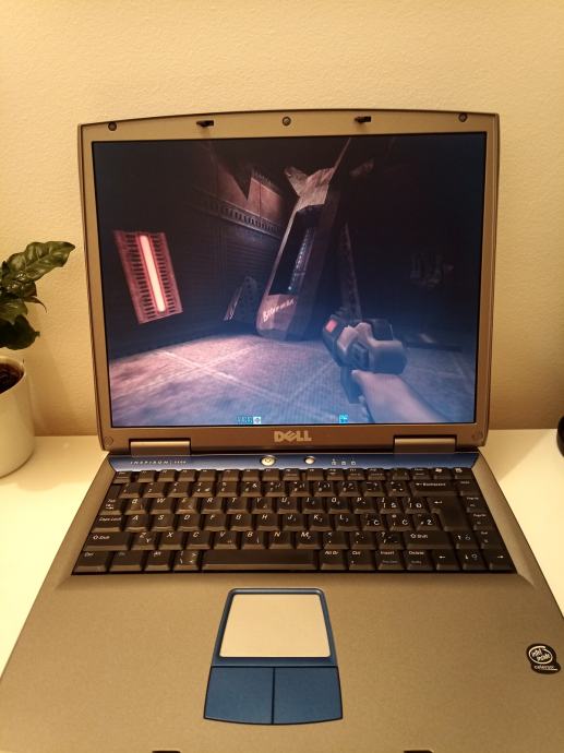 Retro prenosnik Windows 98 - Dell Inspiron | Delujoč
