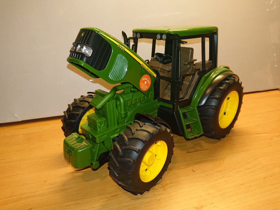 Prodam traktor Bruder - John Deere s prikolico in nakladalno žlico