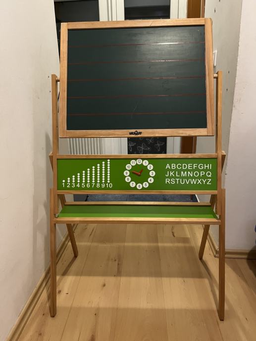 Lesena obojestranska magnetna tabla z dodatki