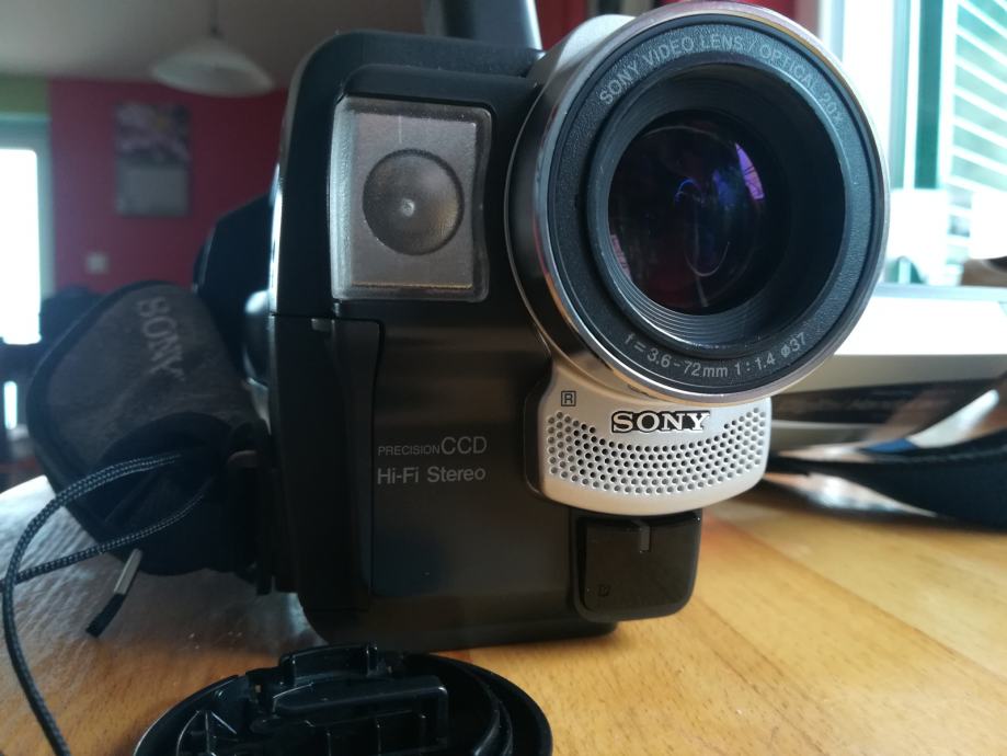 Prodam digitalno videokamero SONY DIGITAL 8 Handycam DCR -TRV130E