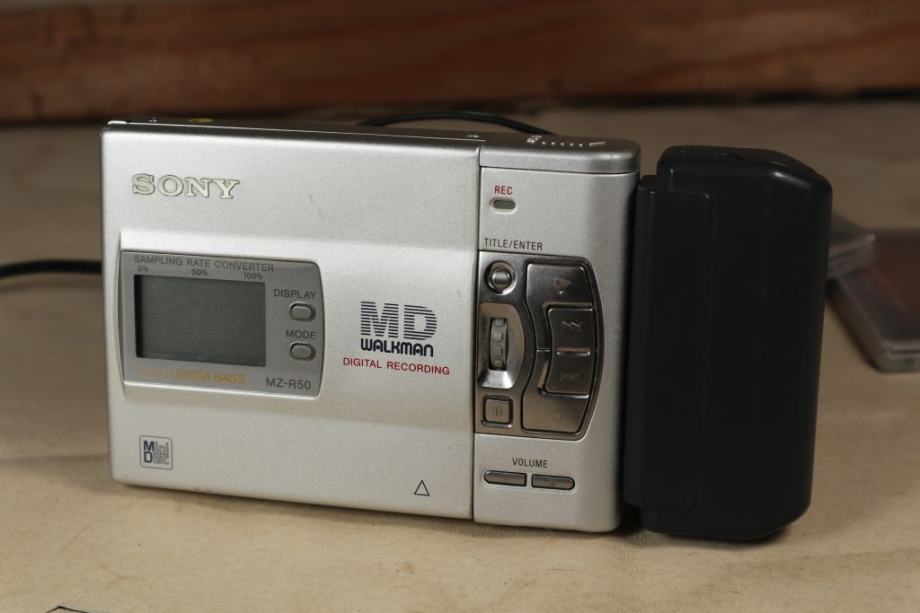 Legendarni Sony MZ-R50 minidisc snemalnik / predvajalnik