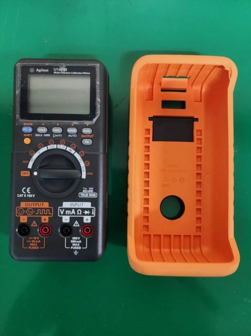 Prenosni večnamenski kalibrator / merilnik Agilent U1401B